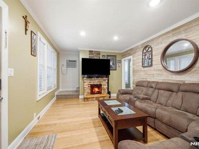 house with 3 bedroom, Paterson NJ ES105155715
