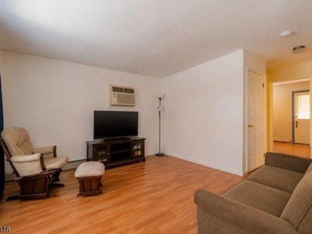 house with 3 bedroom, Paterson NJ ES105156746