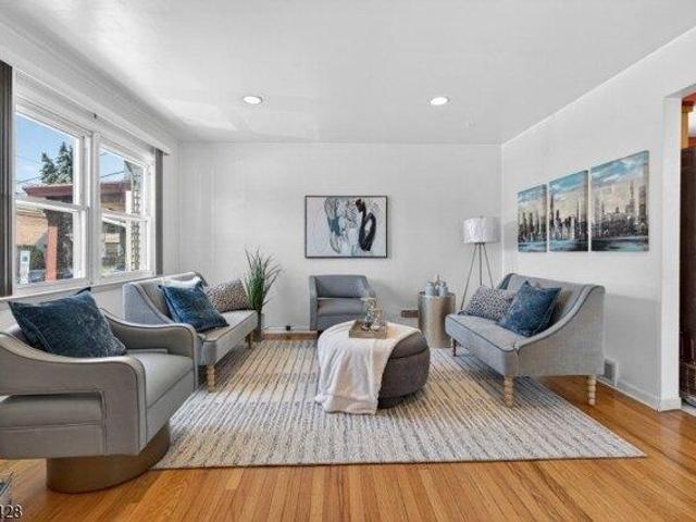 house with 3 bedroom, Paterson NJ ES105124432