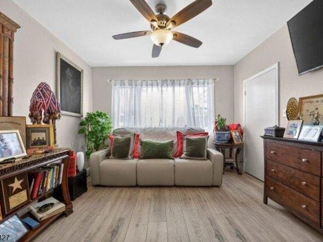 house with 3 bedroom, Paterson NJ ES105233179