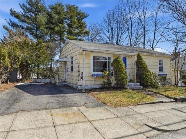 house with 3 bedroom, Pawtucket RI DLS101859065