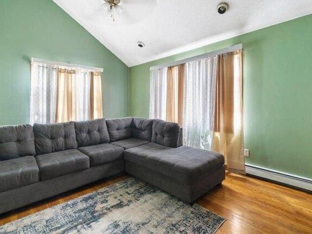 house with 3 bedroom, Pawtucket RI DLS102317058