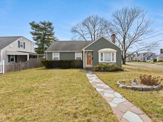 house with 3 bedroom, Pawtucket RI DLS102409403