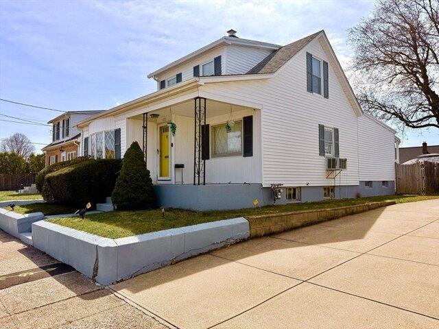 house with 3 bedroom, Pawtucket RI DS102442666