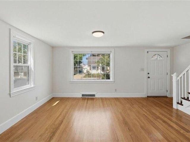 house with 3 bedroom, Pawtucket RI DS104297535