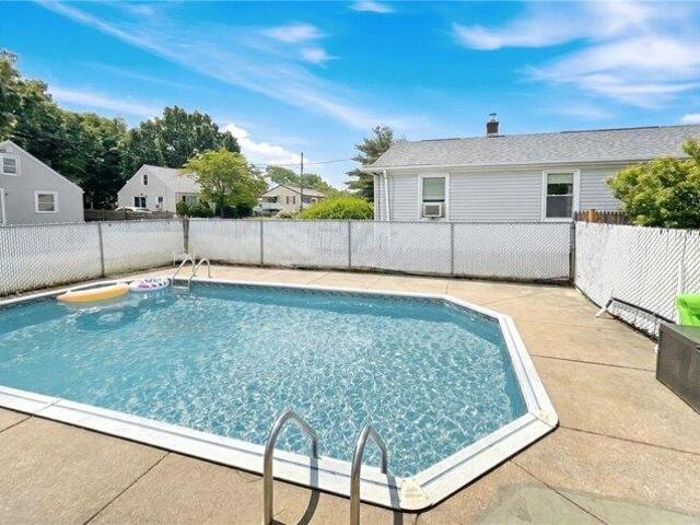 house with 3 bedroom, Pawtucket RI ES103662868