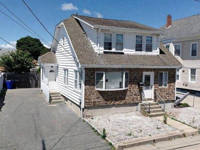 house with 3 bedroom, Pawtucket RI ES103887275