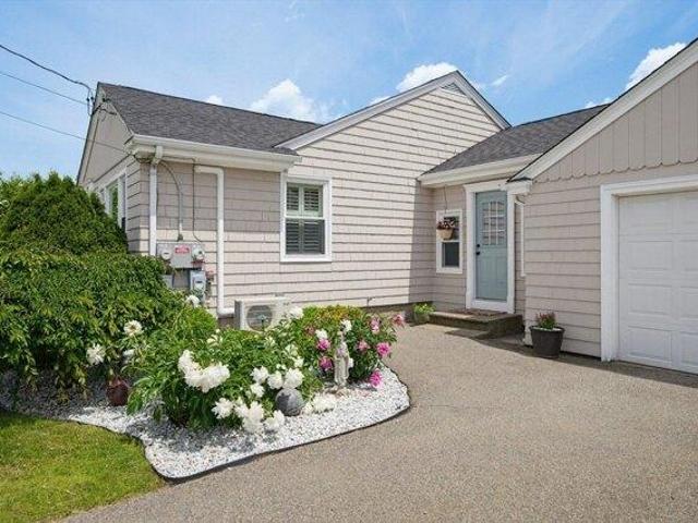 house with 3 bedroom, Pawtucket RI ES103889720