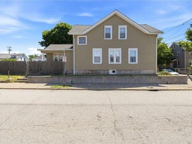 house with 3 bedroom, Pawtucket RI ES103967328