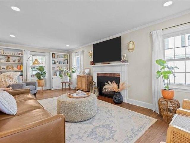house with 3 bedroom, Pawtucket RI ES103017058