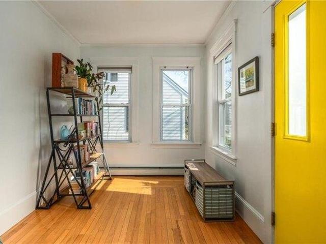 house with 3 bedroom, Pawtucket RI ES103020215