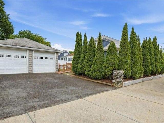 house with 3 bedroom, Pawtucket RI ES103069629