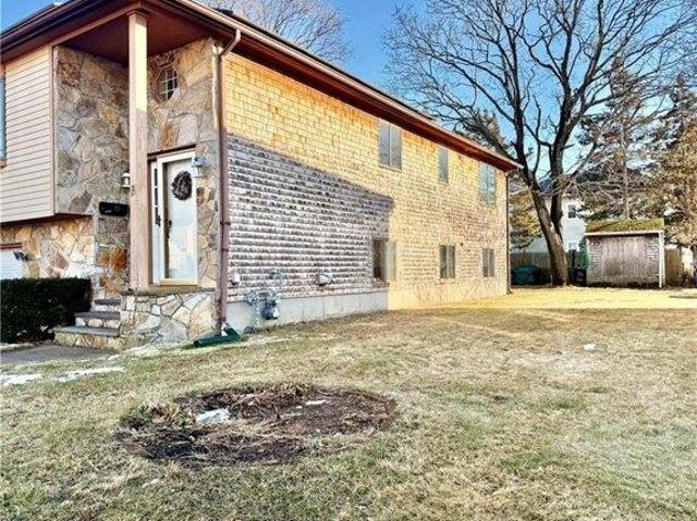 house with 3 bedroom, Pawtucket RI ES103097822