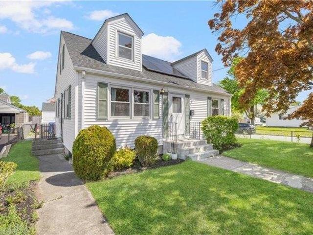 house with 3 bedroom, Pawtucket RI ES103125837