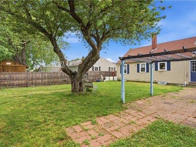 house with 3 bedroom, Pawtucket RI ES103185227