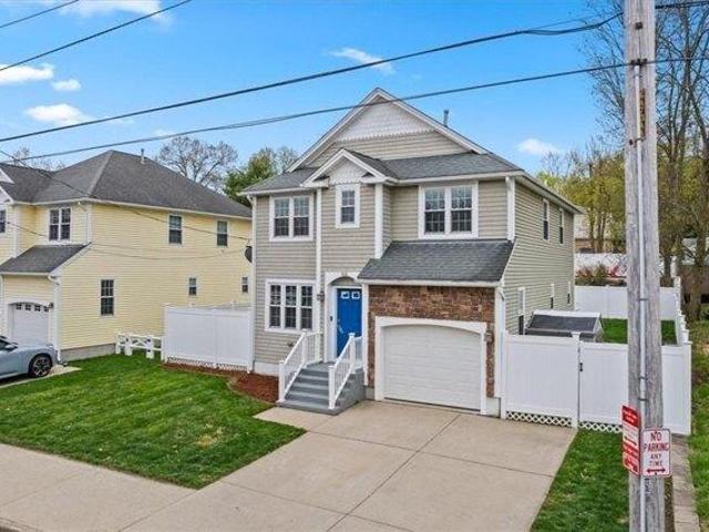 house with 3 bedroom, Pawtucket RI ES103220098