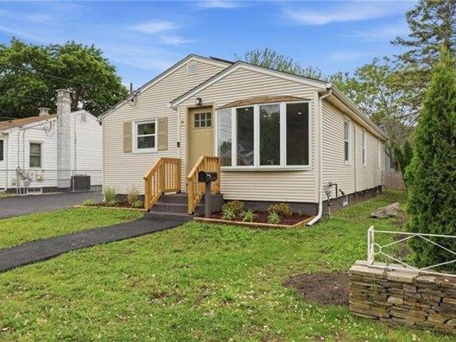 house with 3 bedroom, Pawtucket RI ES103222229