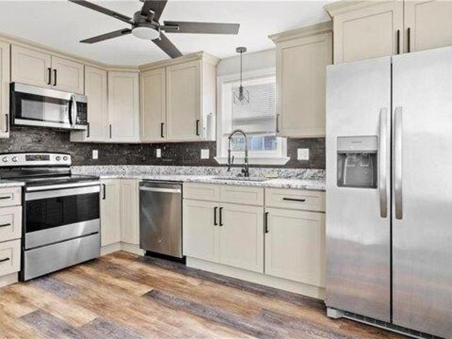 house with 3 bedroom, Pawtucket RI ES103223700