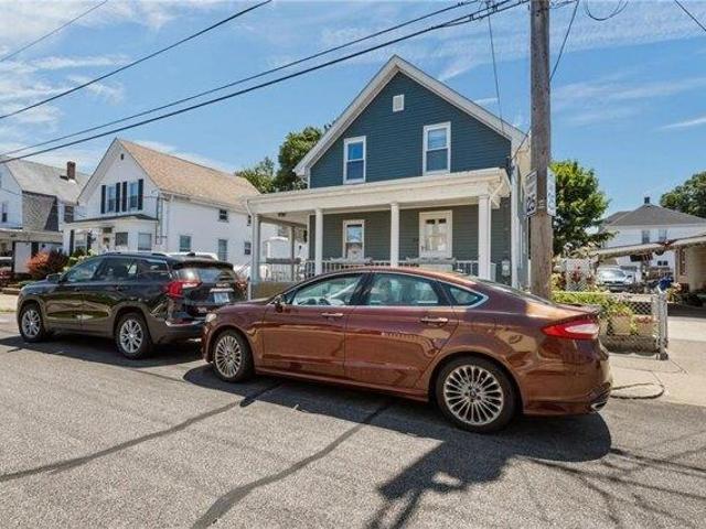 house with 3 bedroom, Pawtucket RI ES104852681
