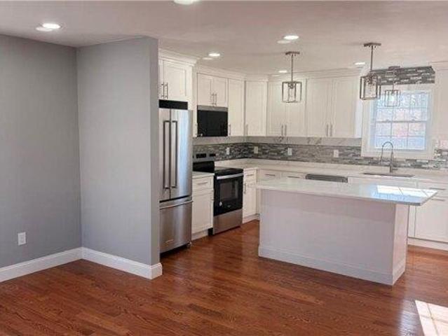 house with 3 bedroom, Pawtucket RI ES104008265