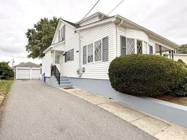 house with 3 bedroom, Pawtucket RI ES104153841
