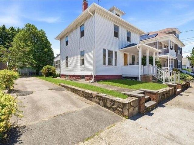 house with 3 bedroom, Pawtucket RI ES104297186