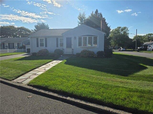 house with 3 bedroom, Pawtucket RI ES105401456