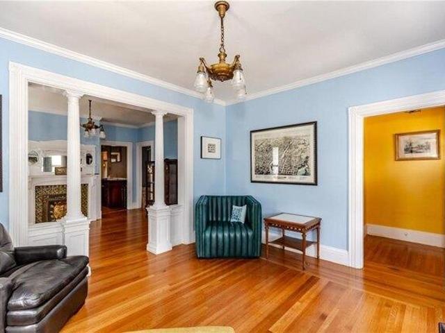 house with 3 bedroom, Pawtucket RI ES105426057