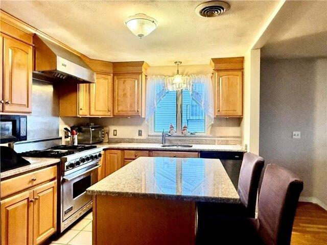 house with 3 bedroom, Pawtucket RI ES105093299