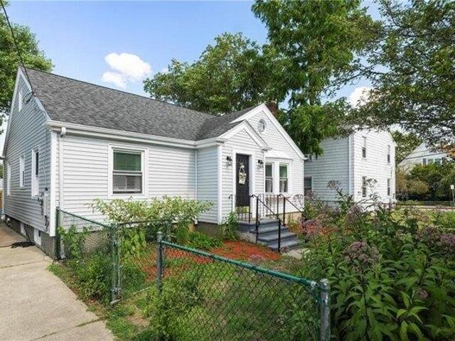 house with 3 bedroom, Pawtucket RI ES105095340