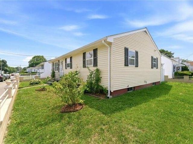 house with 3 bedroom, Pawtucket RI ES105105445