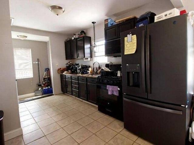 house with 3 bedroom, Pawtucket RI ES105108772