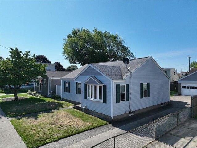 house with 3 bedroom, Pawtucket RI ES105115785