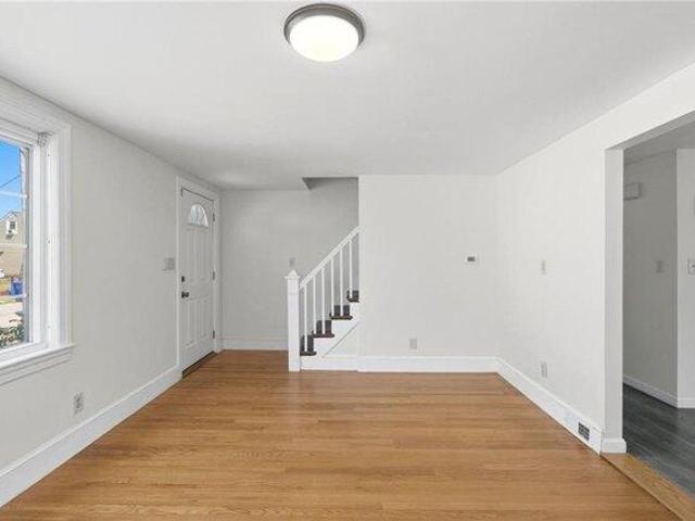 house with 3 bedroom, Pawtucket RI ES105116474
