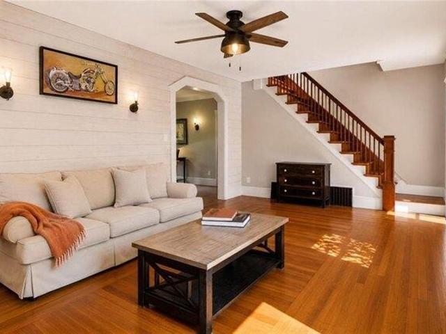 house with 3 bedroom, Pawtucket RI ES105116679