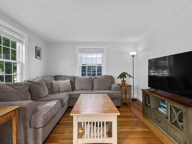 house with 3 bedroom, Pawtucket RI ES105116051