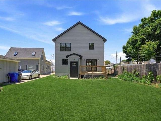 house with 3 bedroom, Pawtucket RI ES105117285