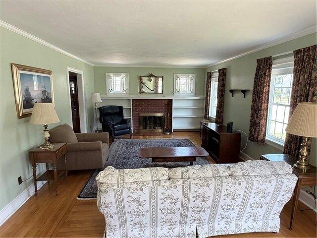house with 3 bedroom, Pawtucket RI ES105142140