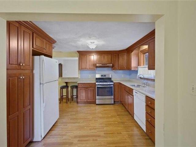 house with 3 bedroom, Pawtucket RI ES105173964