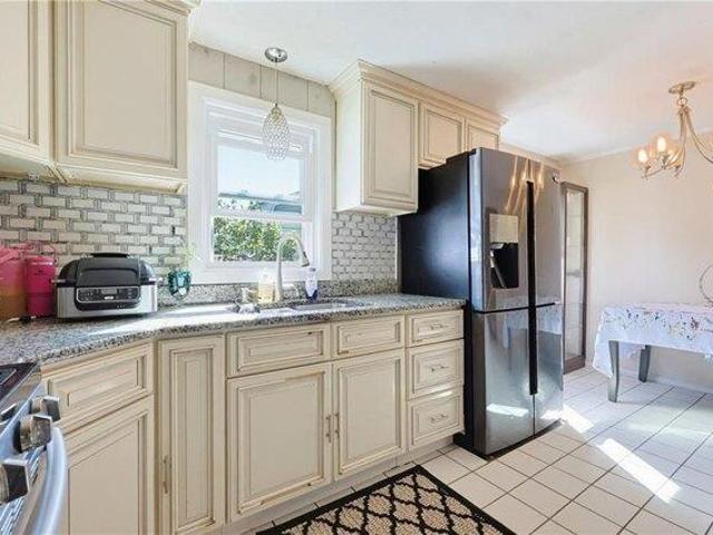 house with 3 bedroom, Pawtucket RI ES105368582