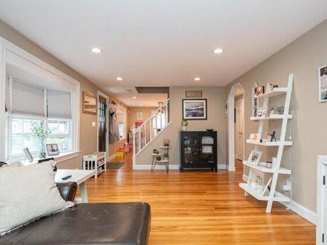 house with 3 bedroom, Peabody MA ES104076752