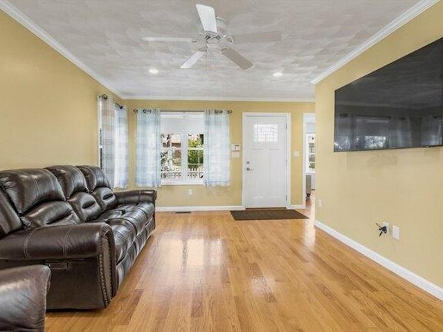 house with 3 bedroom, Peabody MA ES105140110