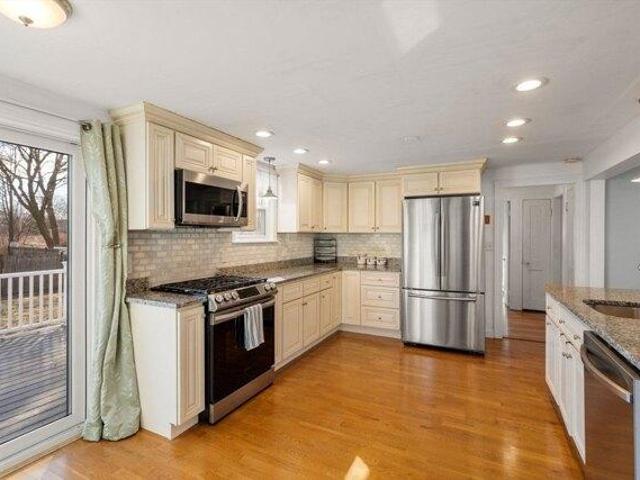 house with 3 bedroom, Peabody MA ES103437248