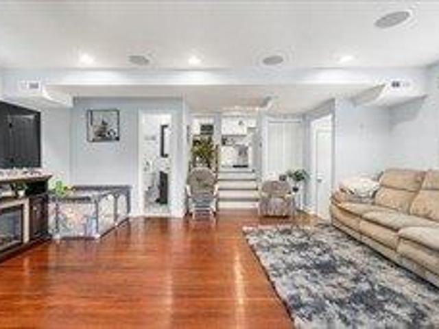house with 3 bedroom, Peabody MA ES103929674