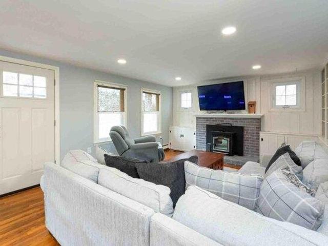 house with 3 bedroom, Peterborough NH DLS100244020