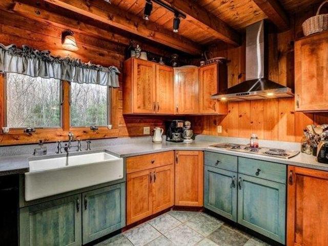 house with 3 bedroom, Petersham MA ES104757546