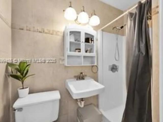 house with 3 bedroom, Pinecrest Fl FL DS102398749
