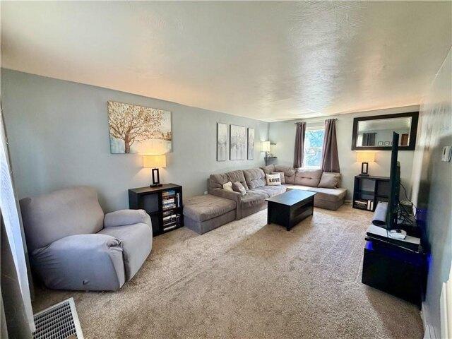 house with 3 bedroom, Pittsburgh PA ES104899633