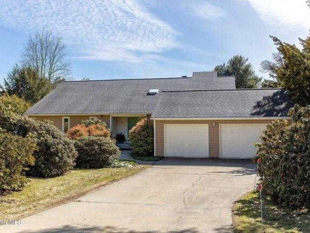 house with 3 bedroom, Pittsfield MA DLS102063120