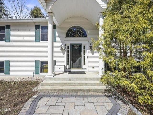 house with 3 bedroom, Pittsfield MA ES104115444